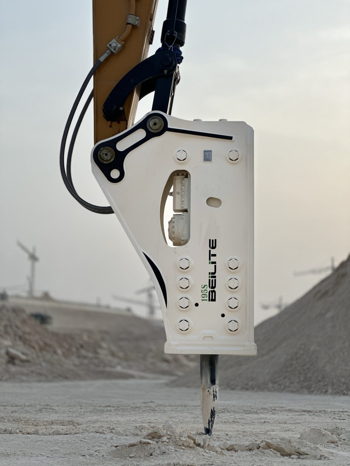 Side Mounted Hydraulic Hammers | Beilite Hydraulic Hammers for Excavators
